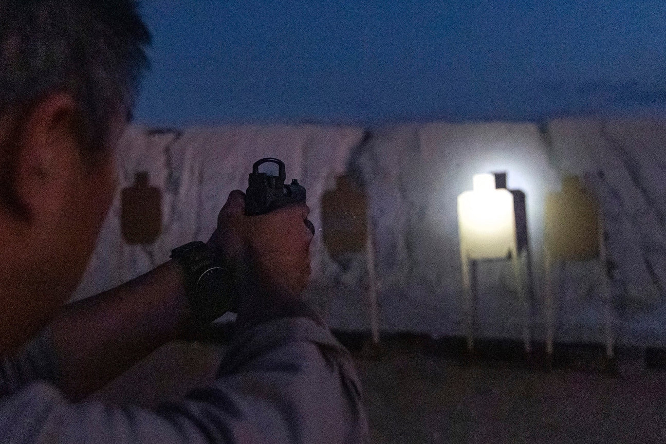 Pistol Lights: The Pros & Cons of a Weapon Light for Concealed Carry ...